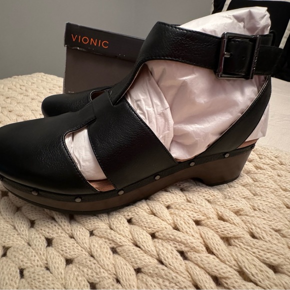 Vionic | Shoes | New In Box Vionic Faye Ankle Strap Heels Black Size 8 ...
